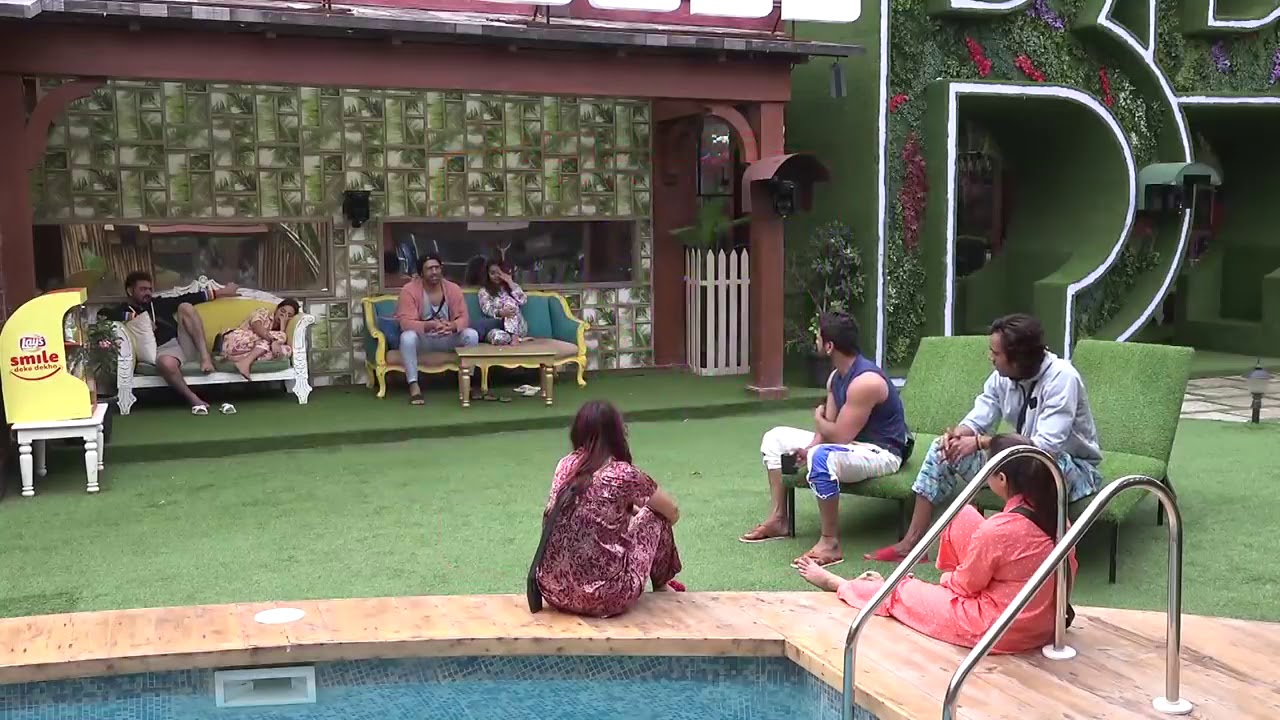 Big Boos में खेसारी लाल यादव की मस्ती - YouTube