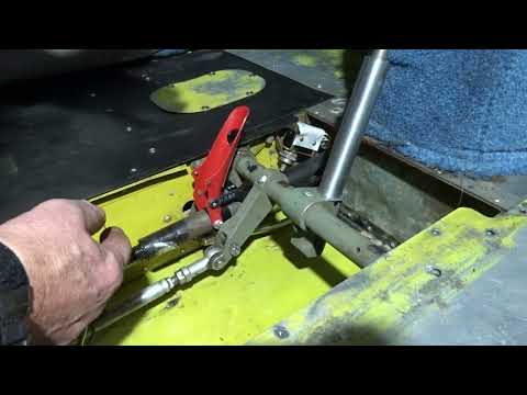 How to reconnect the landing gear transmission on a Piper Comanche.