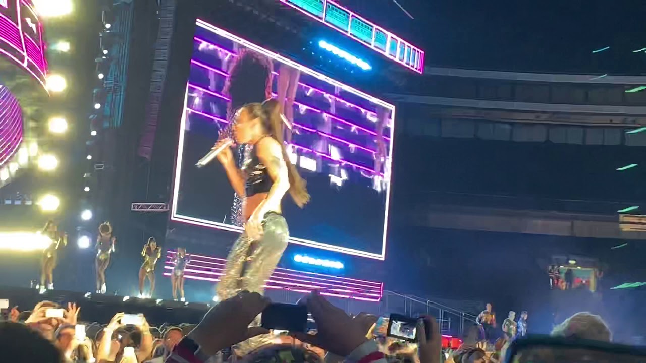 Spice Girls - Love Thing - Spice World London Wembley Stadium 14/06 ...