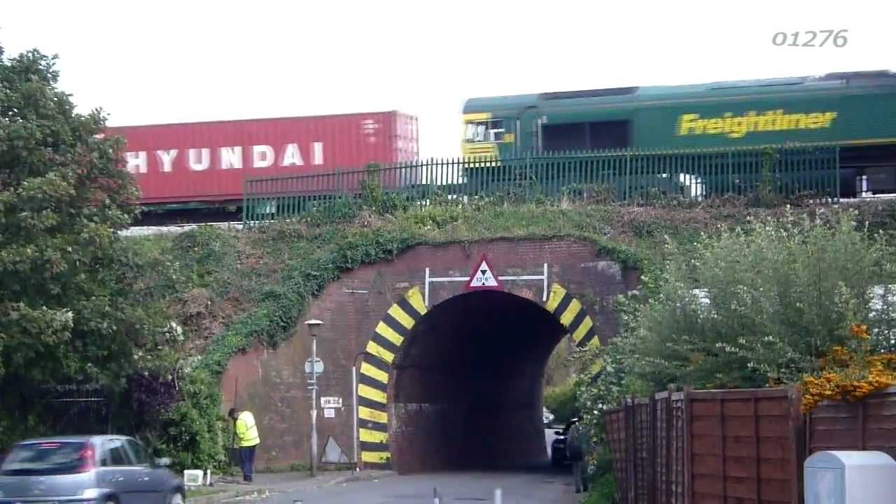 Reading Cow Lane Freight workings (Sept 2011) *Re-upload* - YouTube