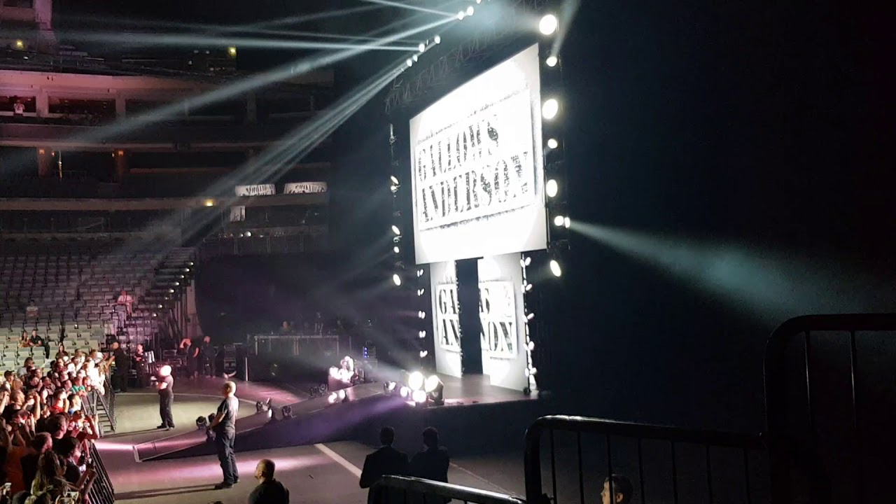 Gallows & Anderson entrance, WWE Live Prague, 13/5/2018 - YouTube