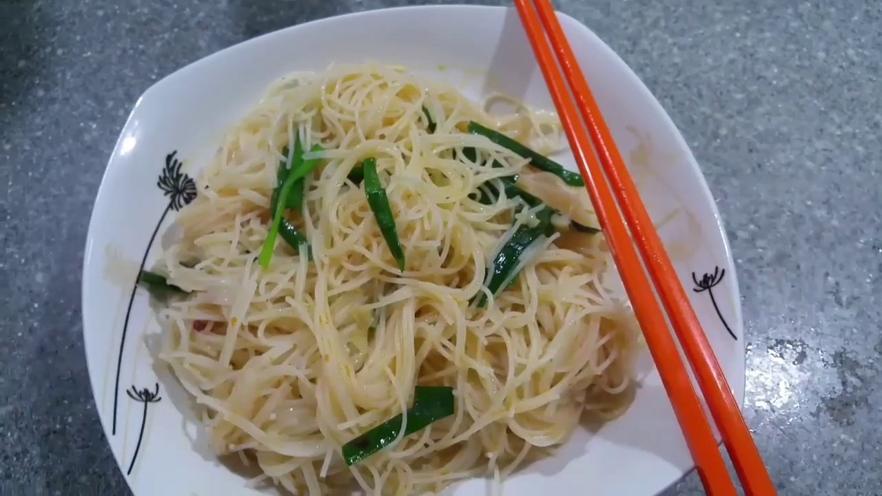 Vegetarian Dry mee siam (noodles which is famous in Malaysia, Indonesia ...