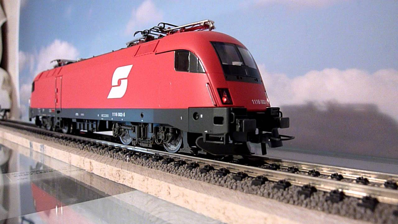 Roco 72451 OBB "singing" Taurus - YouTube