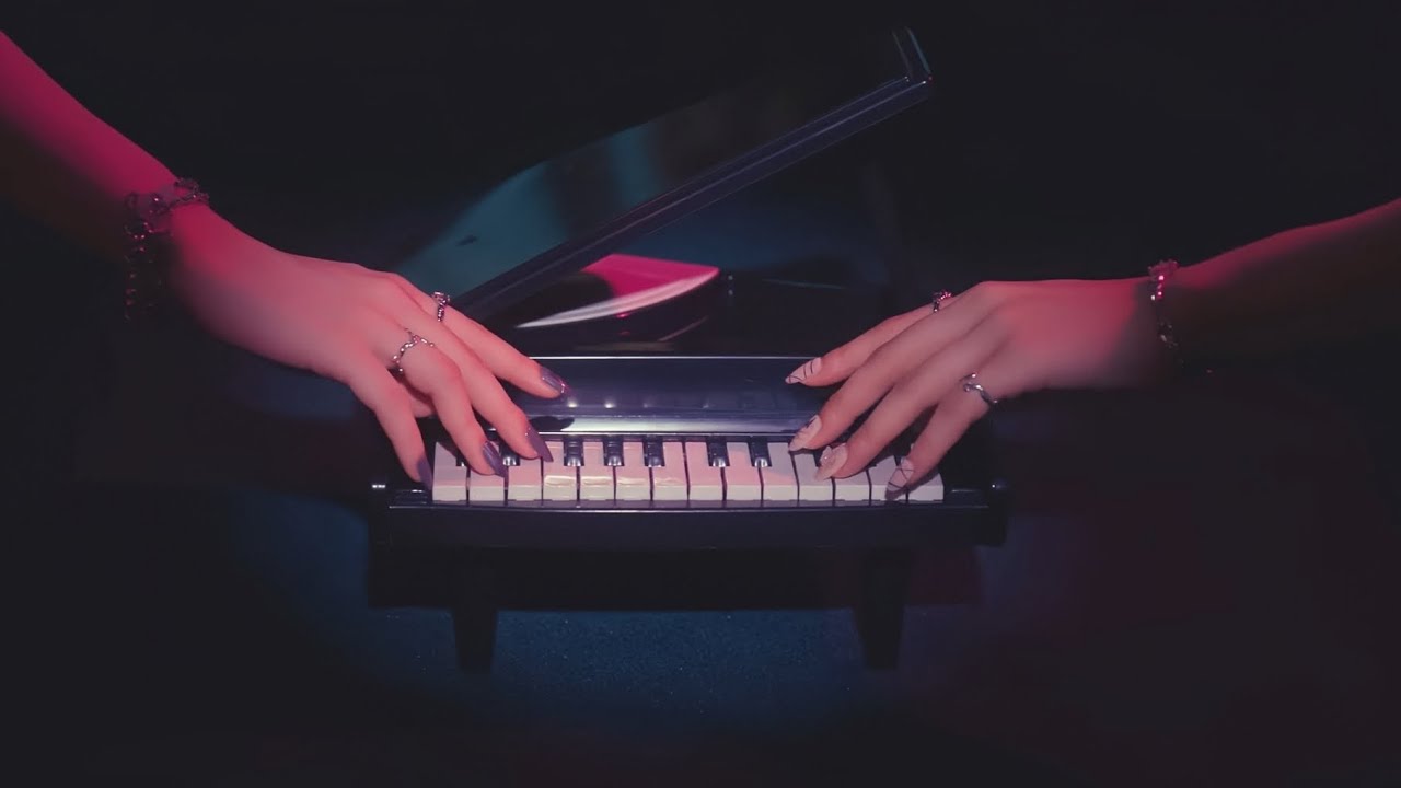 MANIAC - VIVIZ (sped up) - YouTube