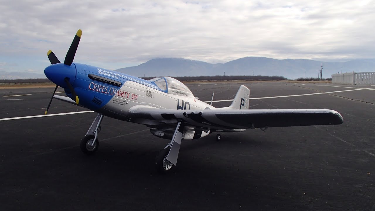 E-flite P-51D Mustang 1.2m BNF Basic: FLYING THE PATTERN w/ Bentley ...