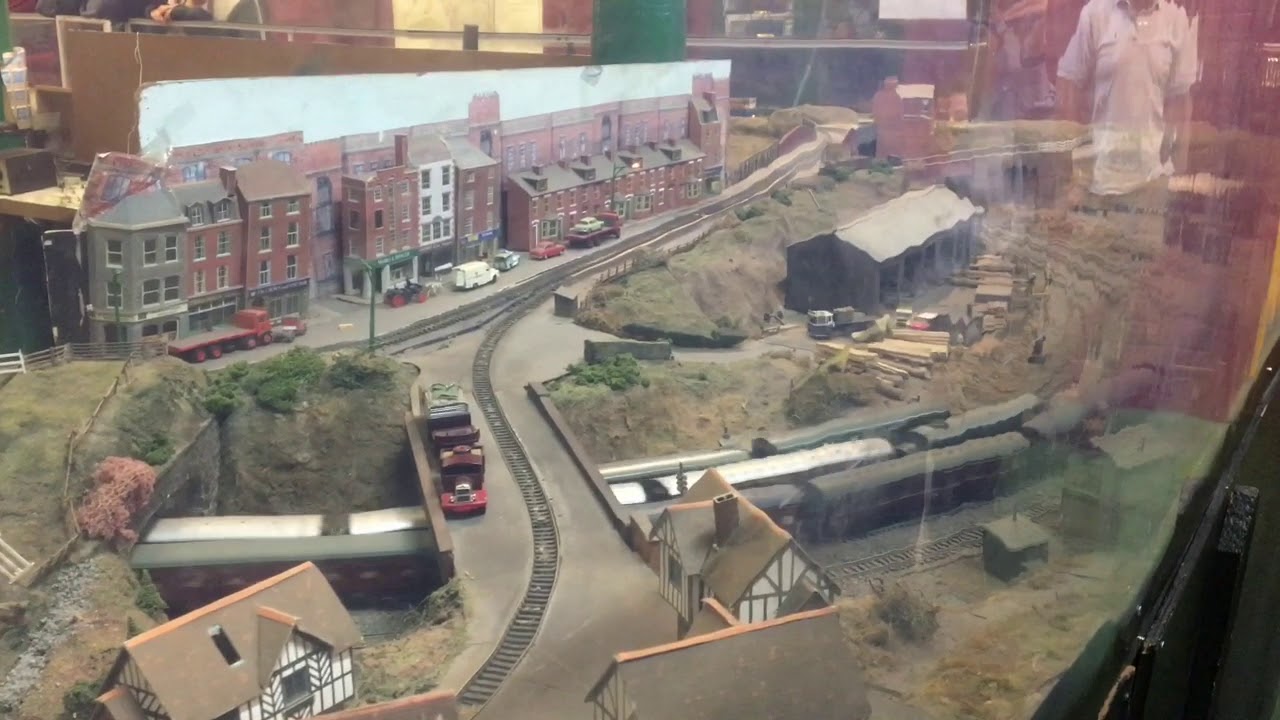 Wirral Transport Museum model railway set. - YouTube