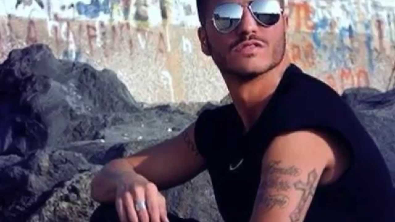 GENNARO FARELLA attore fotomodello napoli saluti radio marte - YouTube