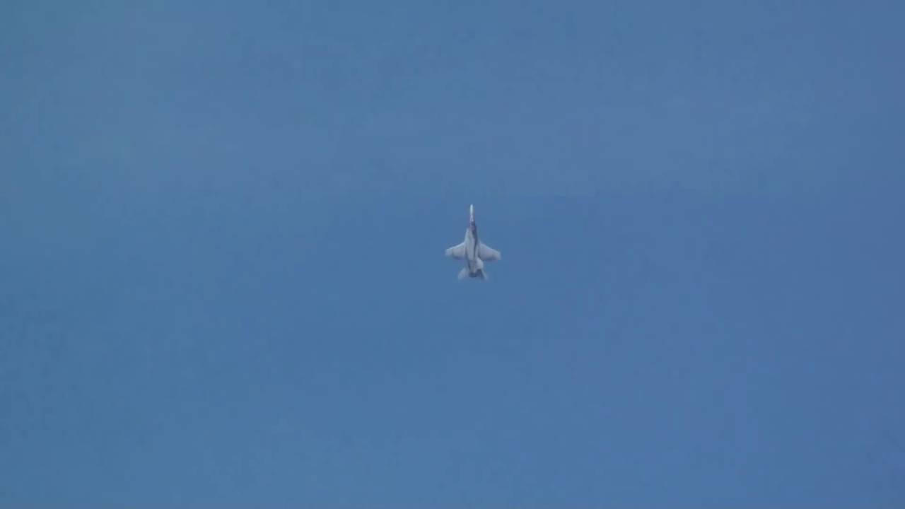 F-18 Super Hornet breaking sound barrier - YouTube