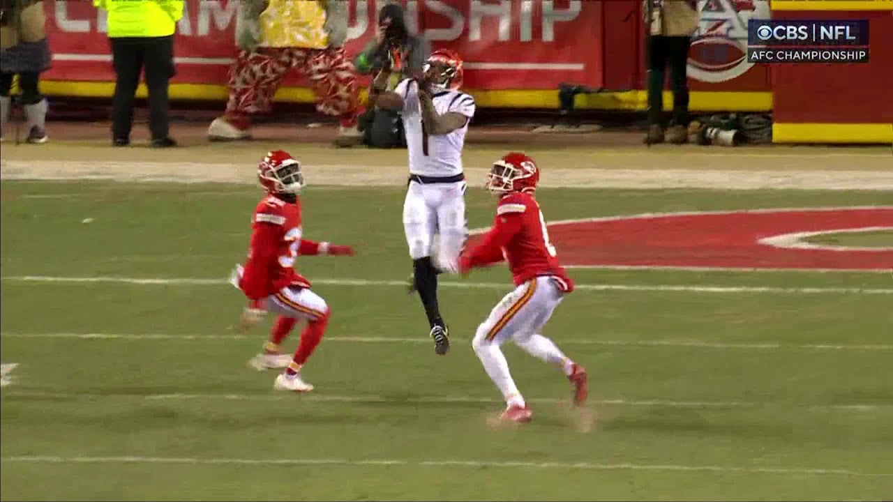 Ja'Marr Chase goes up and gets the ball in DOUBLE coverage #nfl # ...