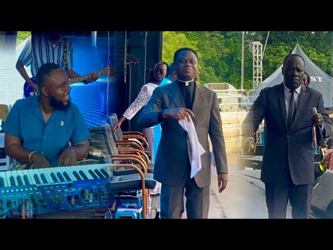 Powerful Praise with Elder Mireku At KNUST Royal Parade Grounds - YouTube