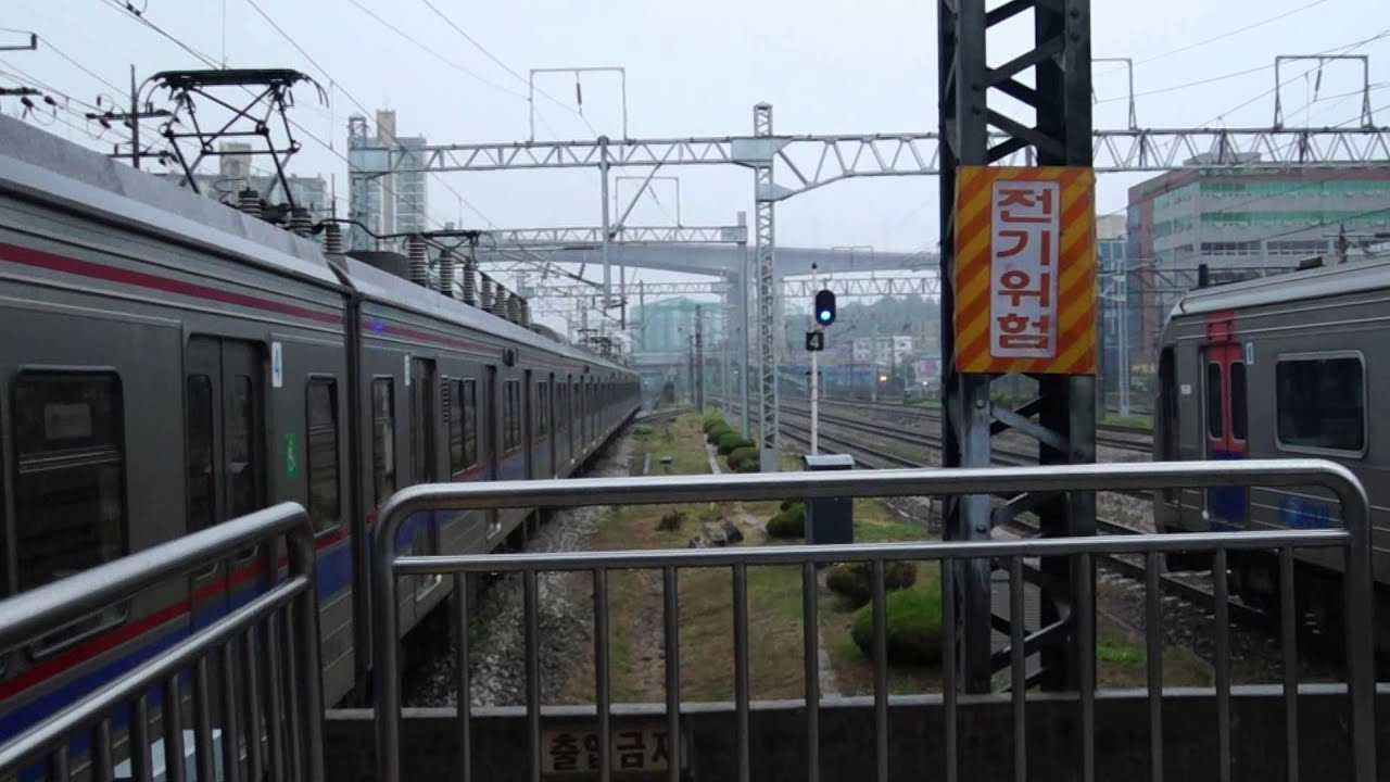 Seoul Metro Line 4 train & Korail Line 1 train leaving Geumjeong - YouTube