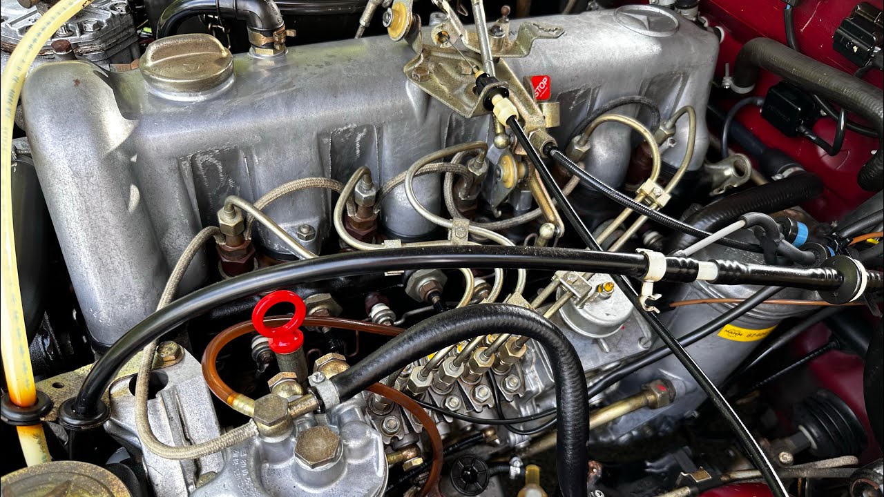 1978 Mercedes-Benz 300D Engine bay and description of maintenance work ...