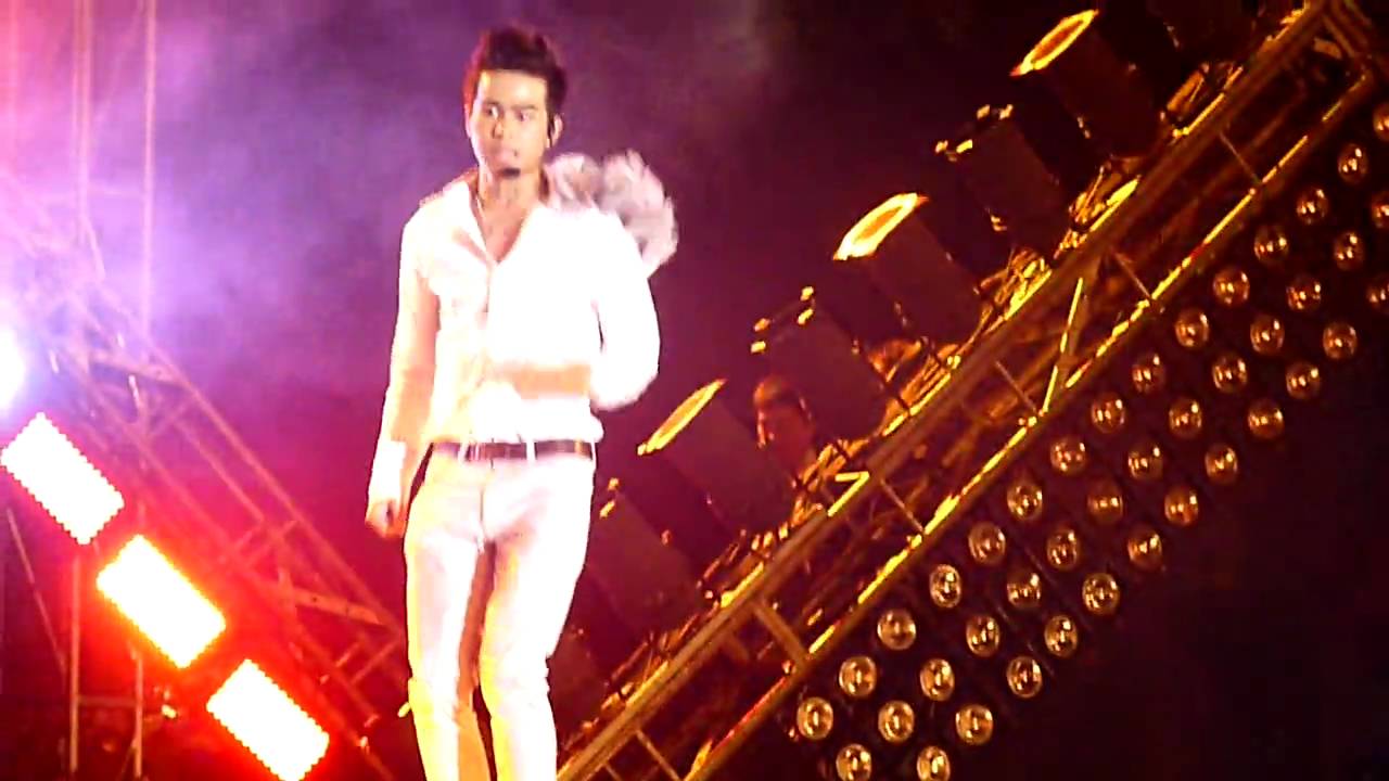 H2T Concert - Sad Tango -Ngo Duy Linh (chip) - YouTube