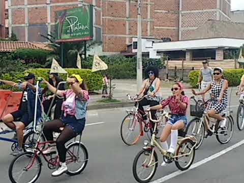 Desfile de bicicletas antiguas