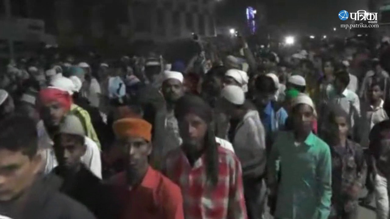 Exclusive VIdeo | SIMI Terrorist Funeral In Khandwa - YouTube