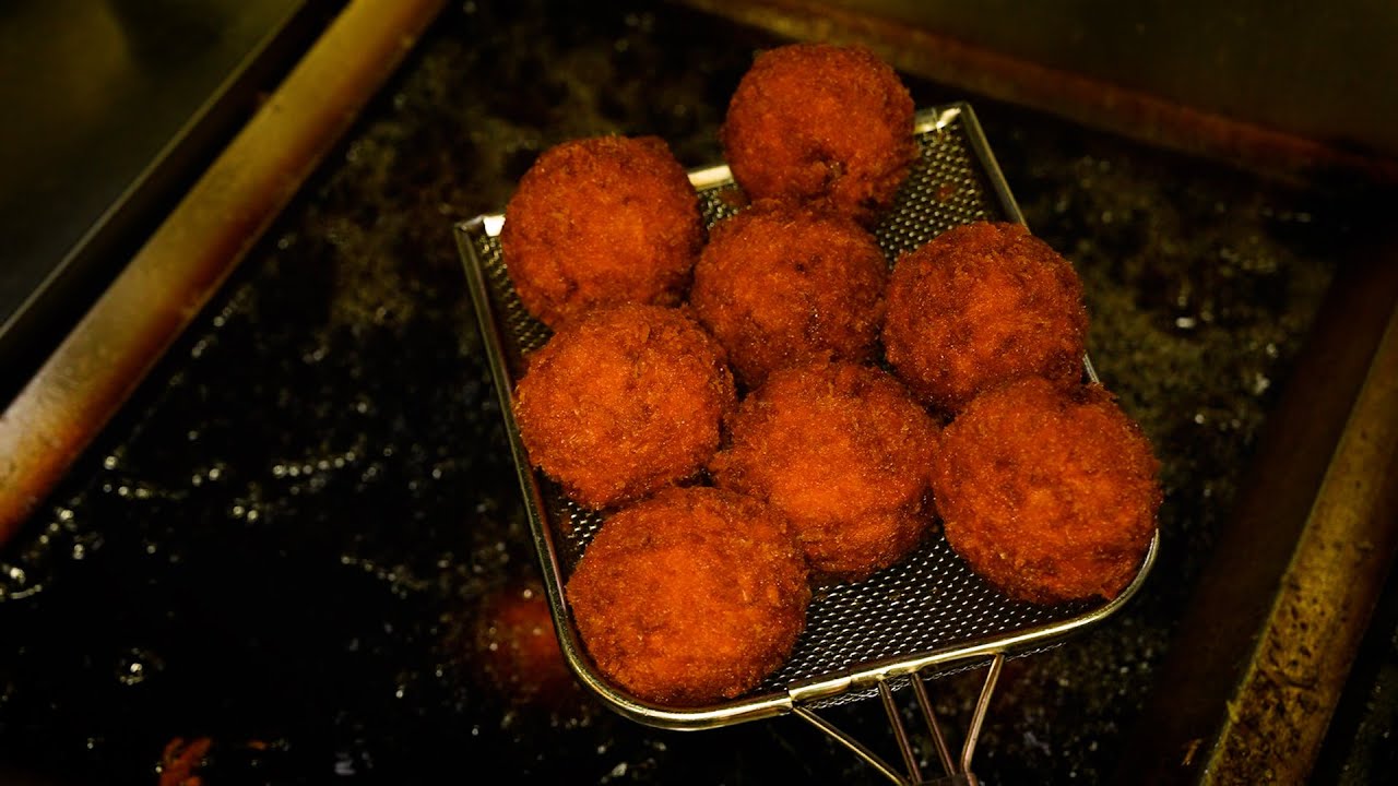 【TOKYO】Japanese minced meat cutlet that sell 5,000 a day - YouTube