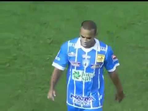 Neymar rakibini sahaya gömüyor !