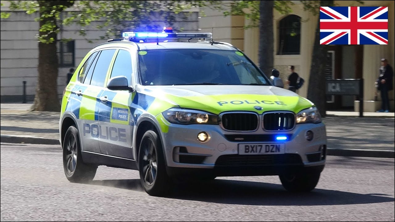 BRAND NEW Armed police cars responding - BMW X5s using siren and lights ...