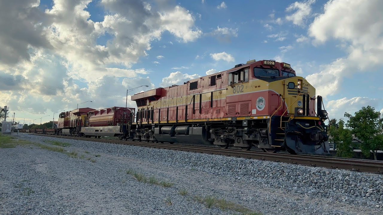 FEC railfanning outside of Hialeah Yard - YouTube