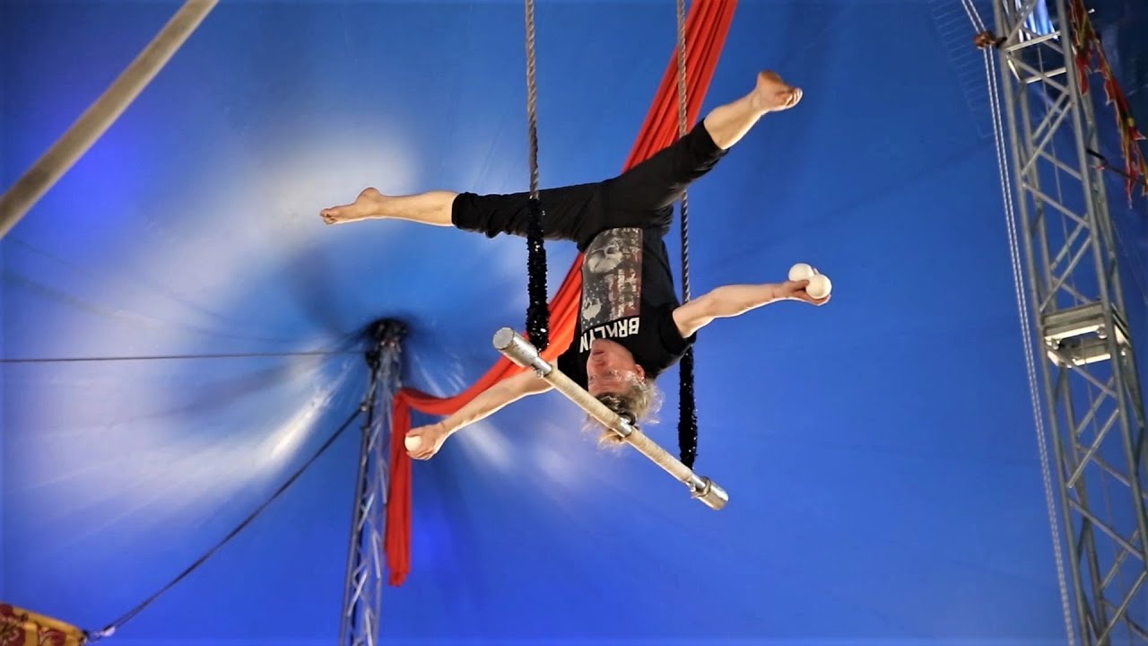 JUGGLING GENIUS - YouTube