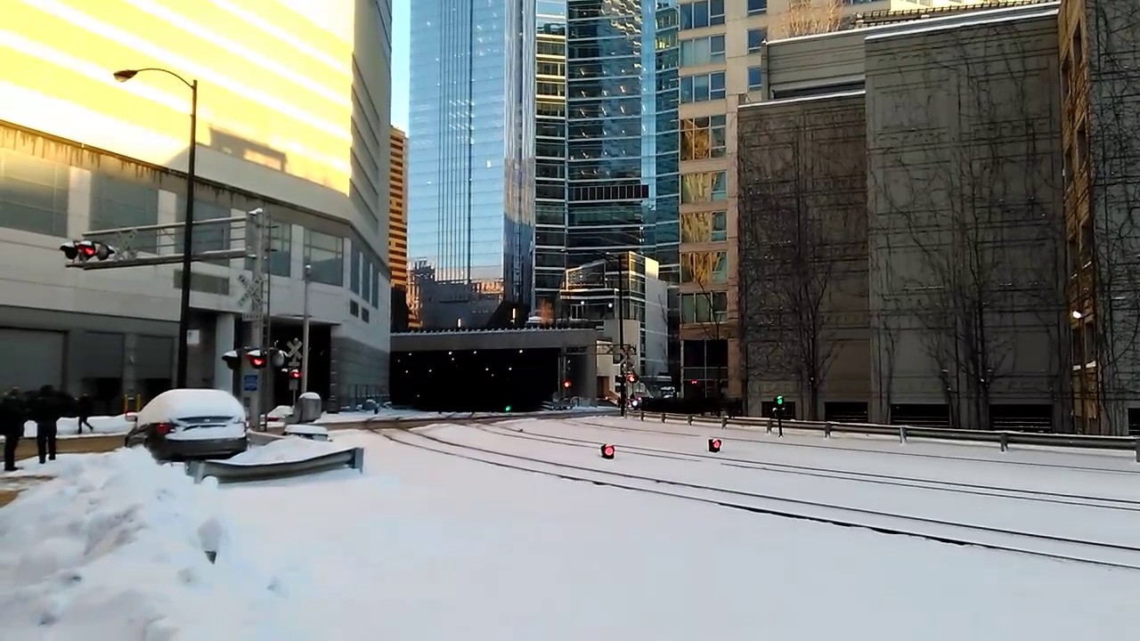 Metra F40PH-3 215 (Ex-Amtrak) shoves a train into Union Station - YouTube