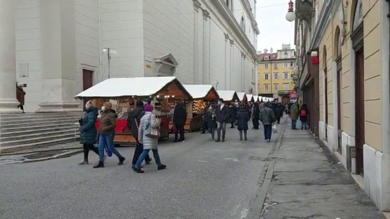 Trieste, passeggiata al Mercatino di Natale - YouTube