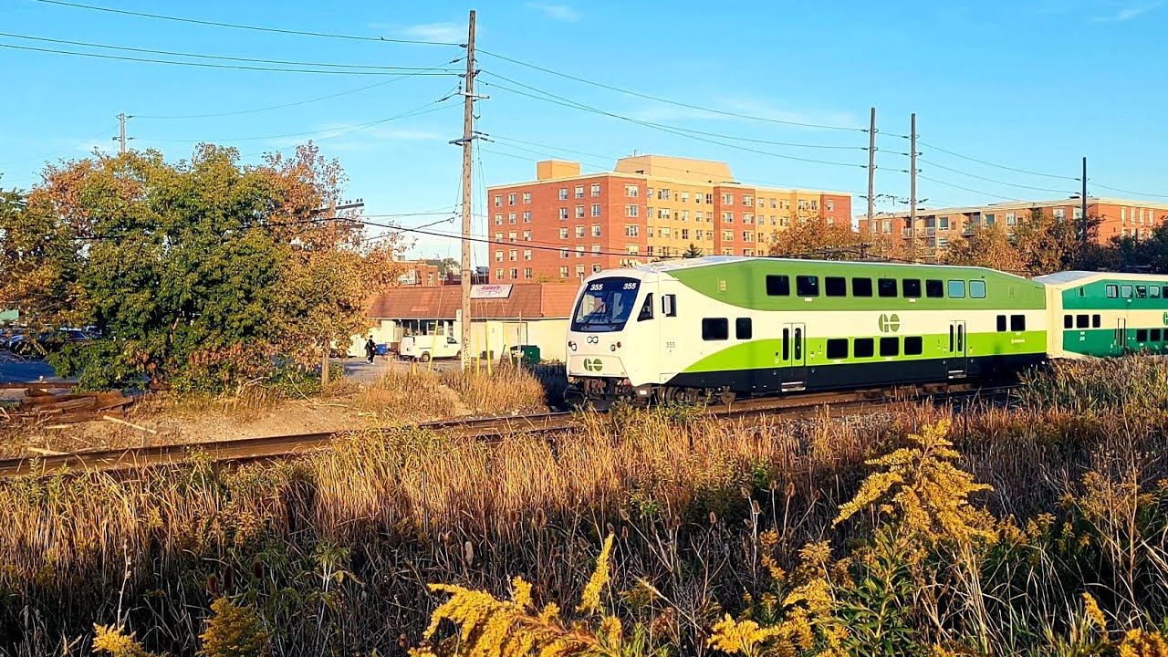 GO Transit 355 with 649 at Streetsville 10/2/2025 - YouTube