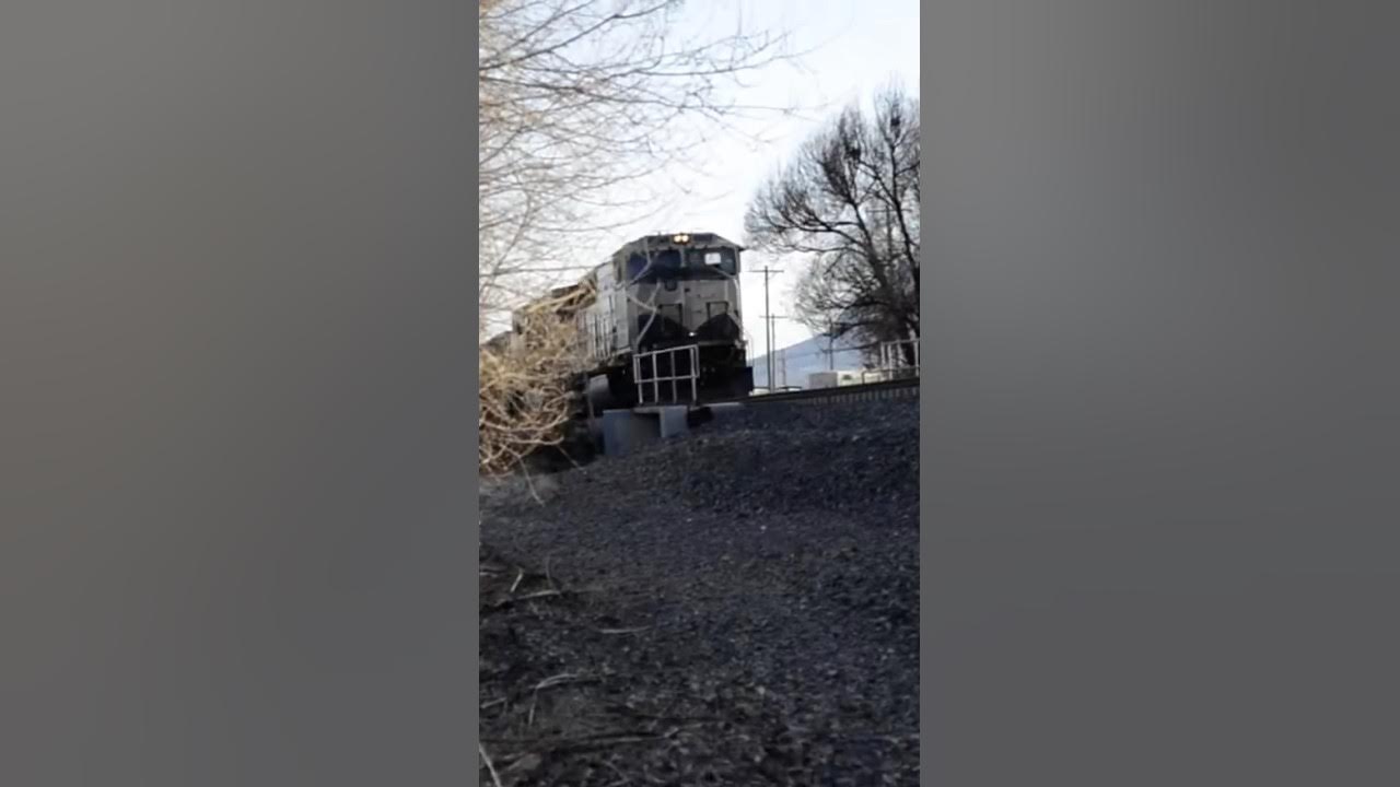 #6372 DPu H2 AC4400CW with Grey BN SD70MAC catch lash up que Big Mac cab #shorts #BN #H2 # ...