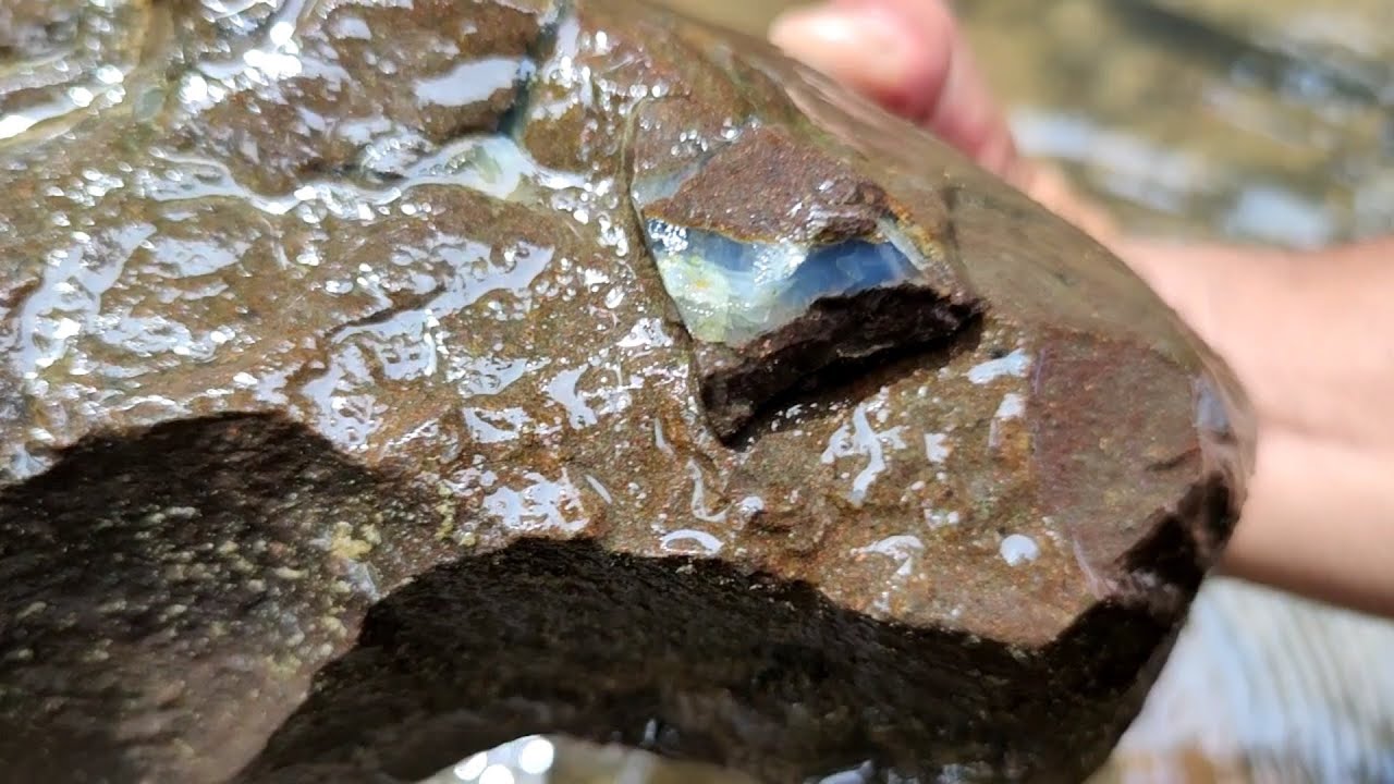 Batunya besar besar, hutanya bagus, airnya jernih, puas bolang batu ...