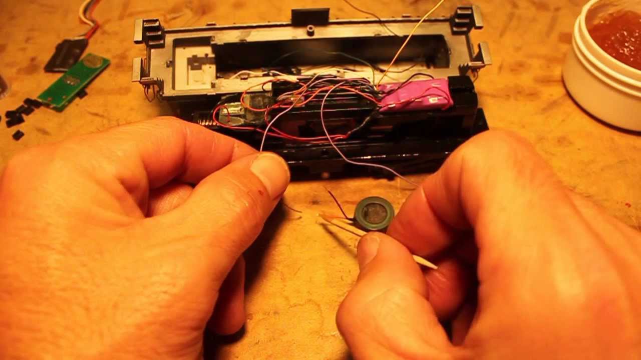 Install TSU-750 Soundtraxx Tsunami Sound Decoder - YouTube