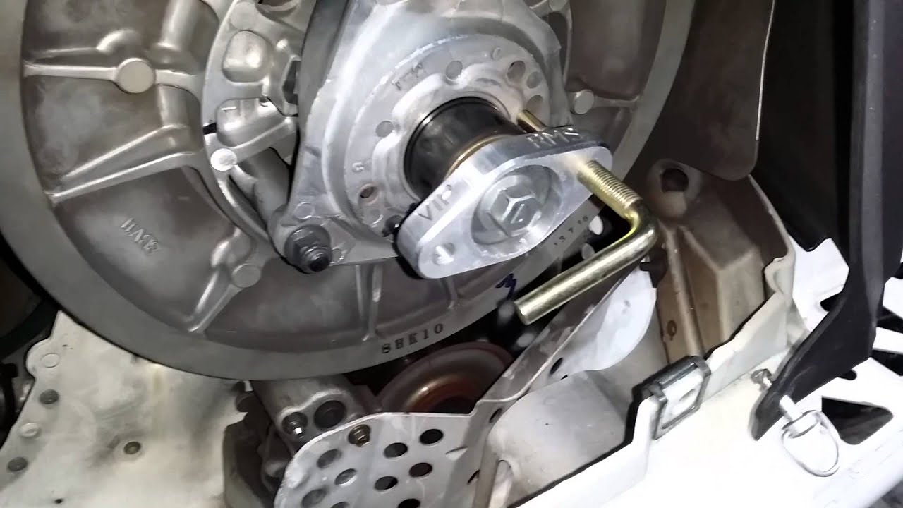 Yamaha SR Viper removing belt one hand RMS tool - YouTube