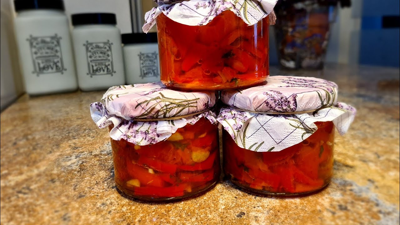 Speca të kuq me hudher/turshi Pickeled red peppers - YouTube