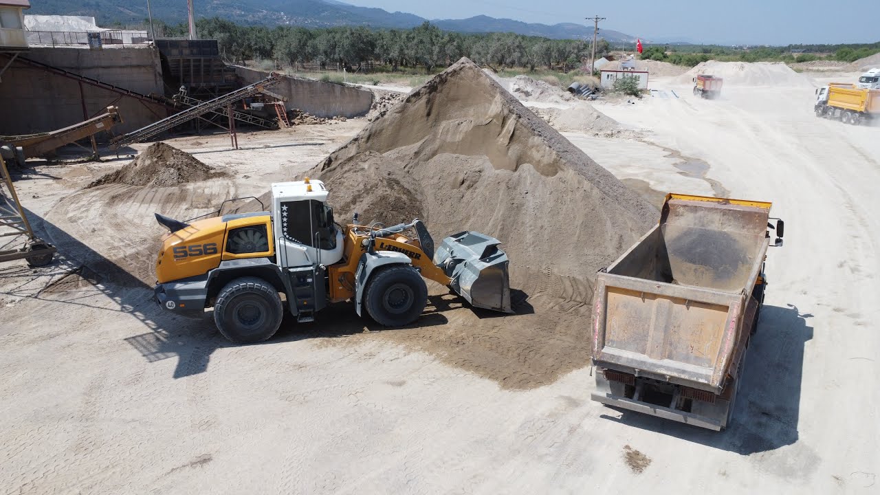 LIEBHERR 556 XPOWER | BEKOLOADER - YouTube