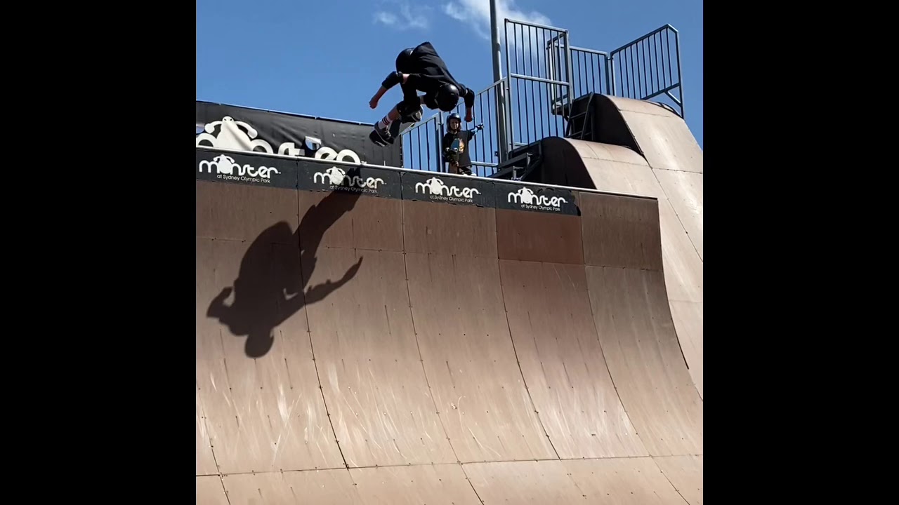 Luke Russell skateboarding vert - YouTube