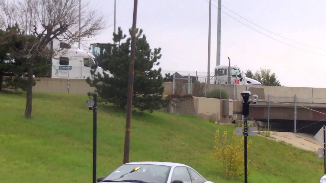 CAT 930K Wheel Loader On Peterbilt Lowboy - YouTube