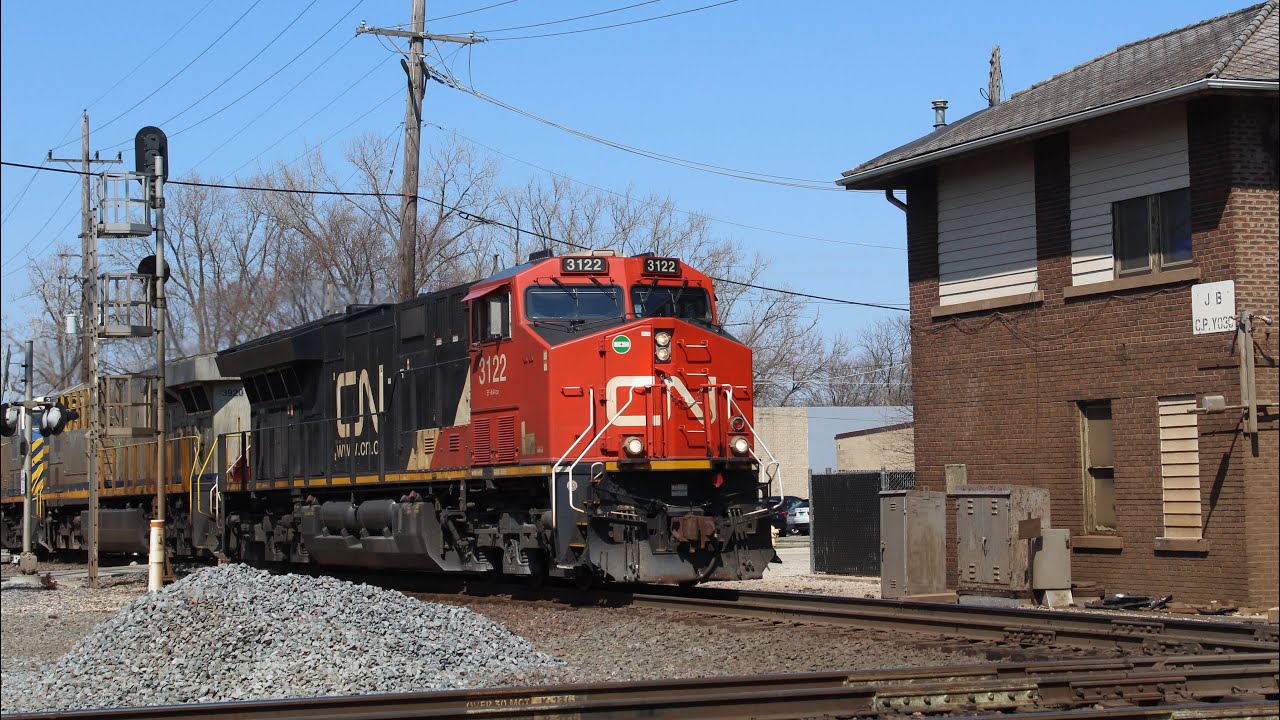 CN 3122 leads A490 past the West Chicago junction! - YouTube