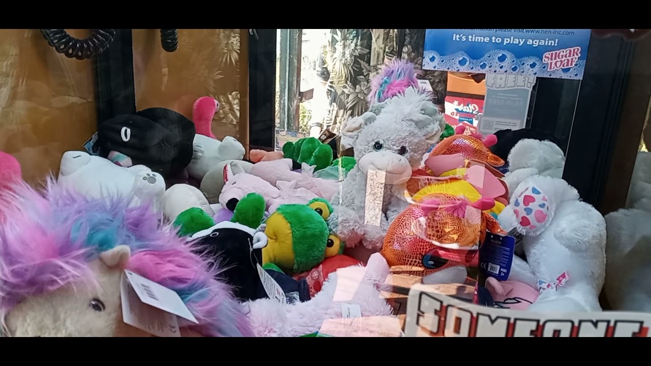 Taking a Gamble on the Denny's Claw machine. - YouTube