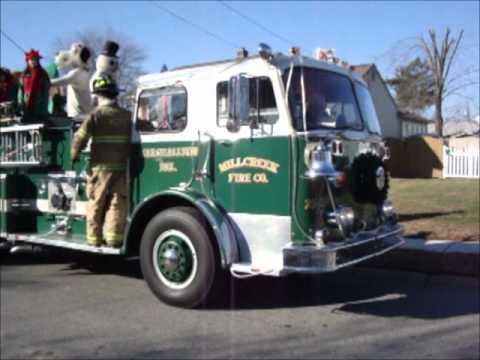 Mill Creek fire 21 santa run Seagrave siren activation 12-2010 - YouTube