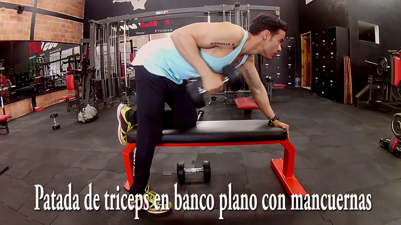 Patada de Tríceps con mancuerna (En banco Plano) - YouTube