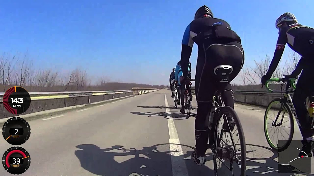 Peloton with a crash at the end - YouTube