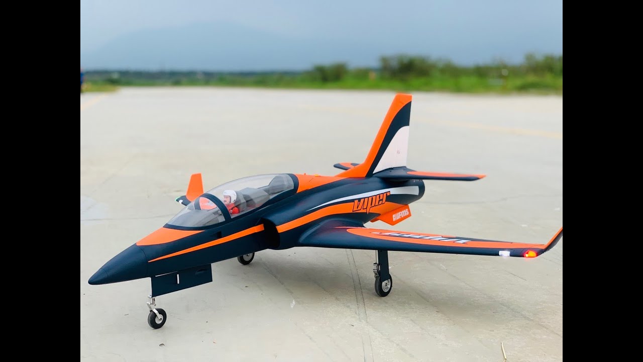 FMS 90mm 毒蛇 VIPER 運動機 竹田飛行場首飛 , 降落後差點被F22撞到, 超驚險。差點被買單 - YouTube