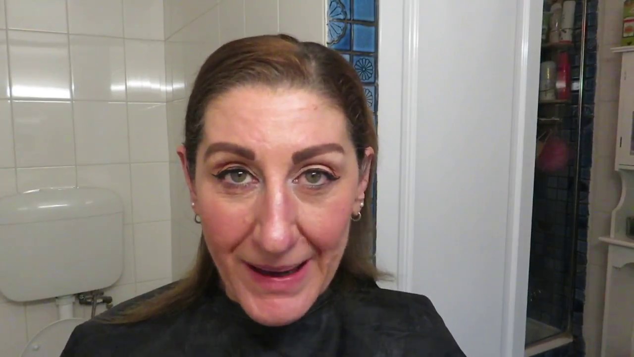 My Hair dye tutorial a review Schwarzkopf Hair Colour 7.1 medium ash ...