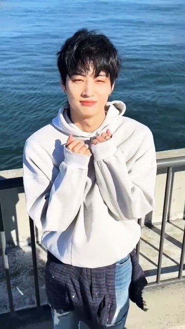 Jay B cute☺️☺️☺️ #python_winterheptagon#jaybgot7 #kpop #got7 - YouTube