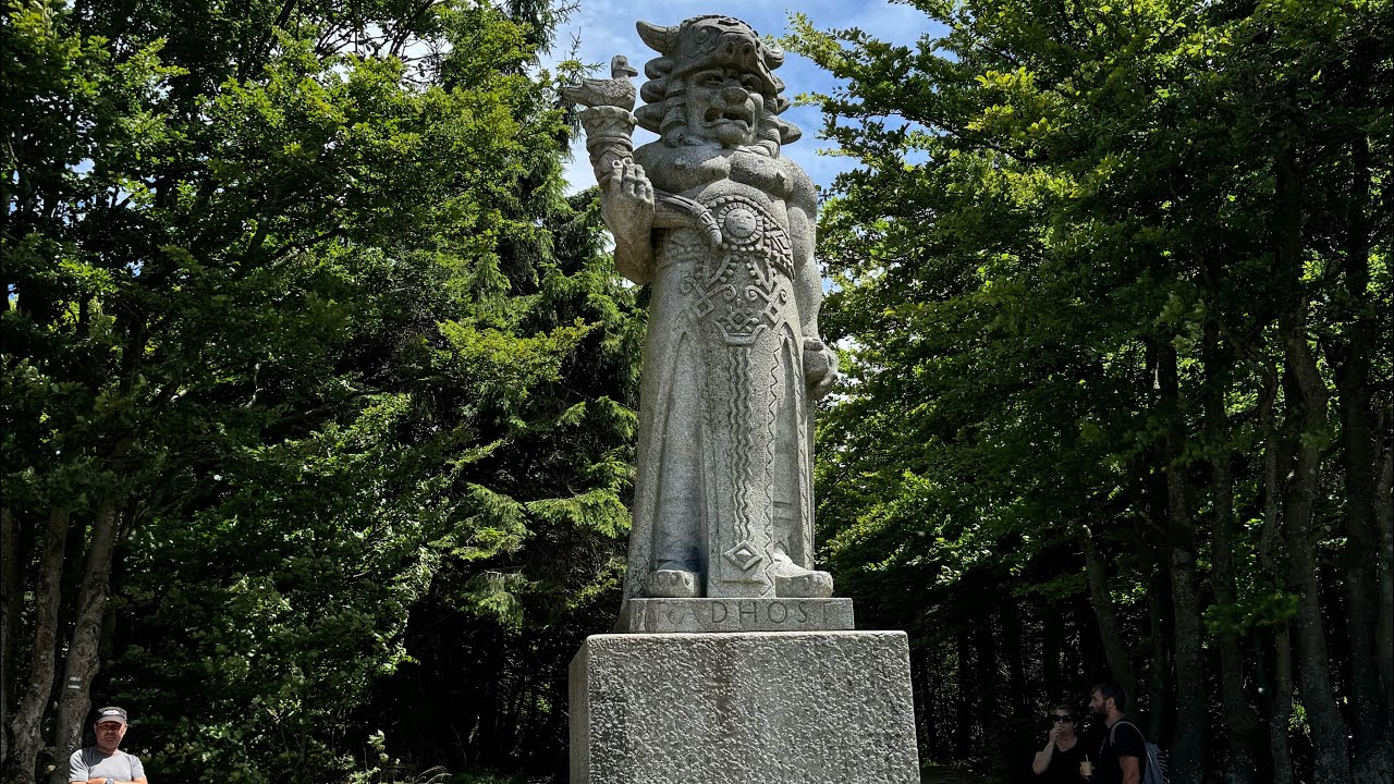 Pustevny , socha Radegast , Bobopark Čeladna - YouTube