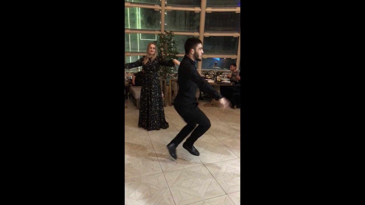 Incredible Chechnyan Dance on New Year's Eve - YouTube