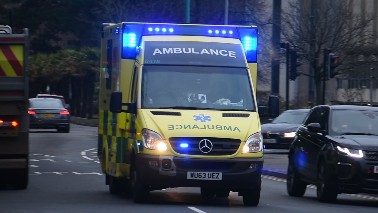 4x SWAS Ambulances responding with lights and sirens in Bournemouth ...