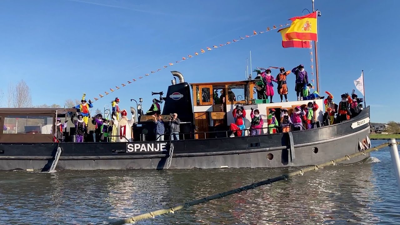 De Boot van Sinterklaas begeleiden naar Cuijk -Etap 22 El Patito - YouTube