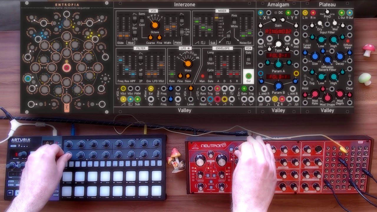 BeatStep Pro & VCV Rack & Neutron - Section 40 Degrees - YouTube