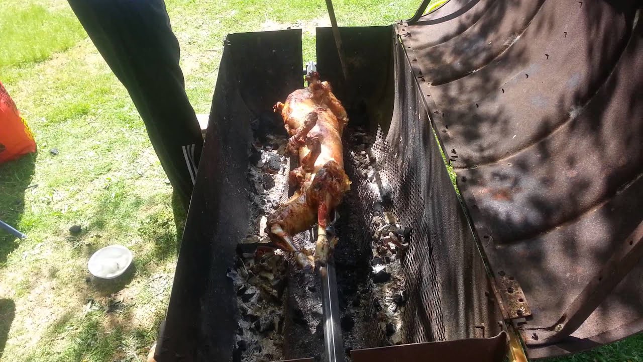 Janjetina na raznju - YouTube