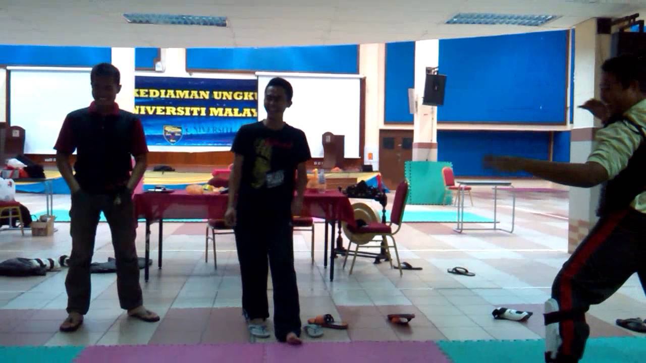 Latihan Silat Tempur di UM - YouTube